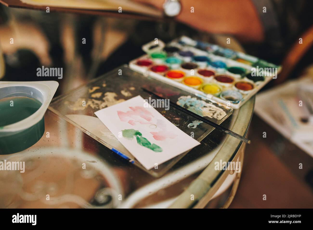 Palette table hi-res stock photography and images - Alamy