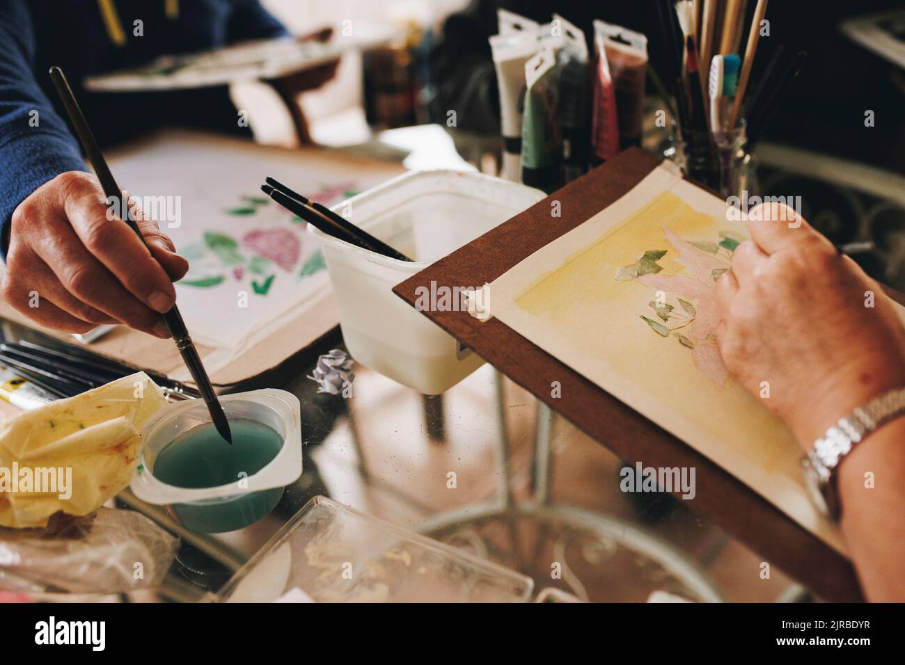 Artists hands hi-res stock photography and images - Alamy