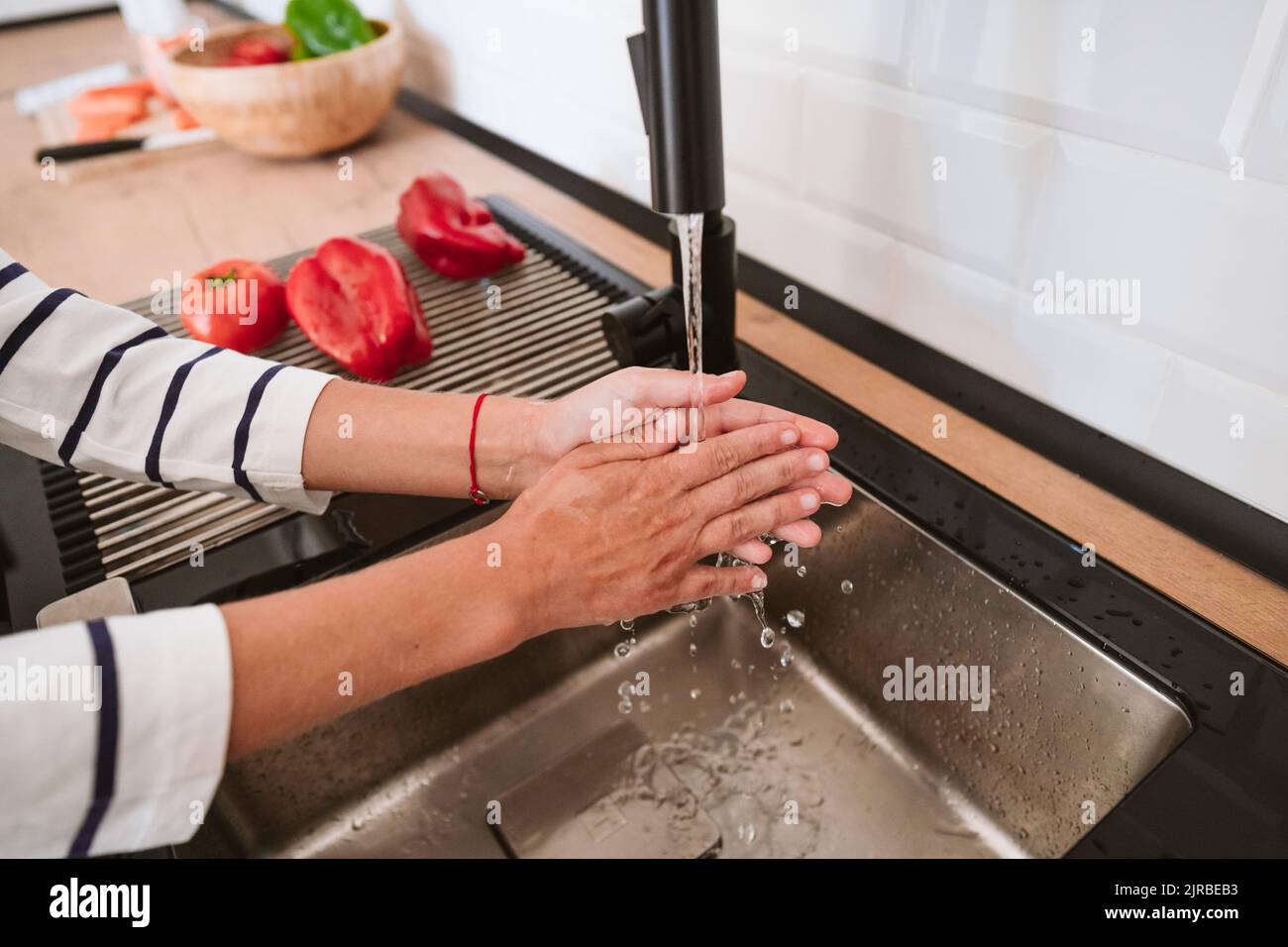 Washing hands kitchen sink hi-res stock photography and images - Alamy