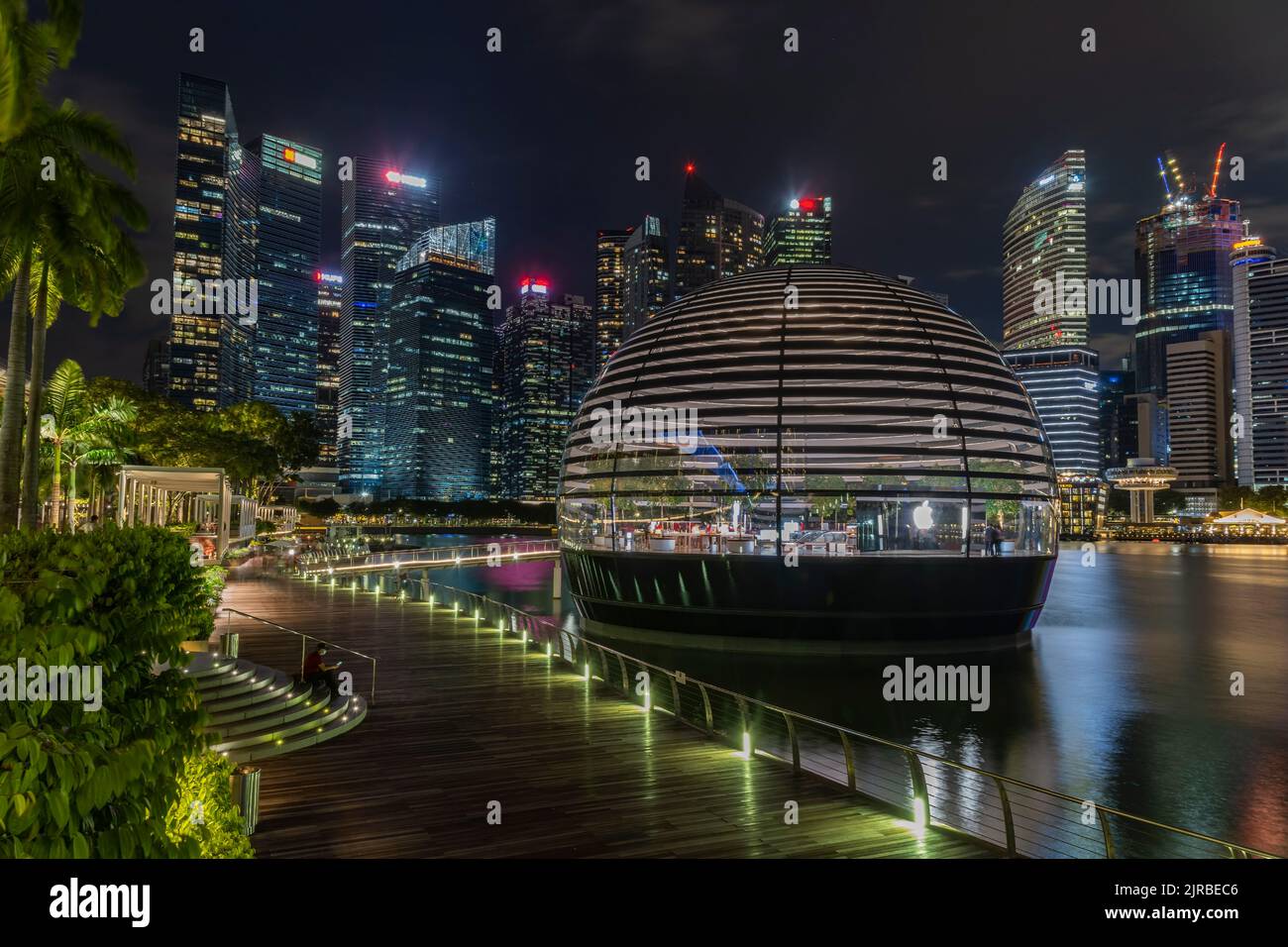 Singapore, Coastal promenade at night with Apple Marina Bay Sands and ...