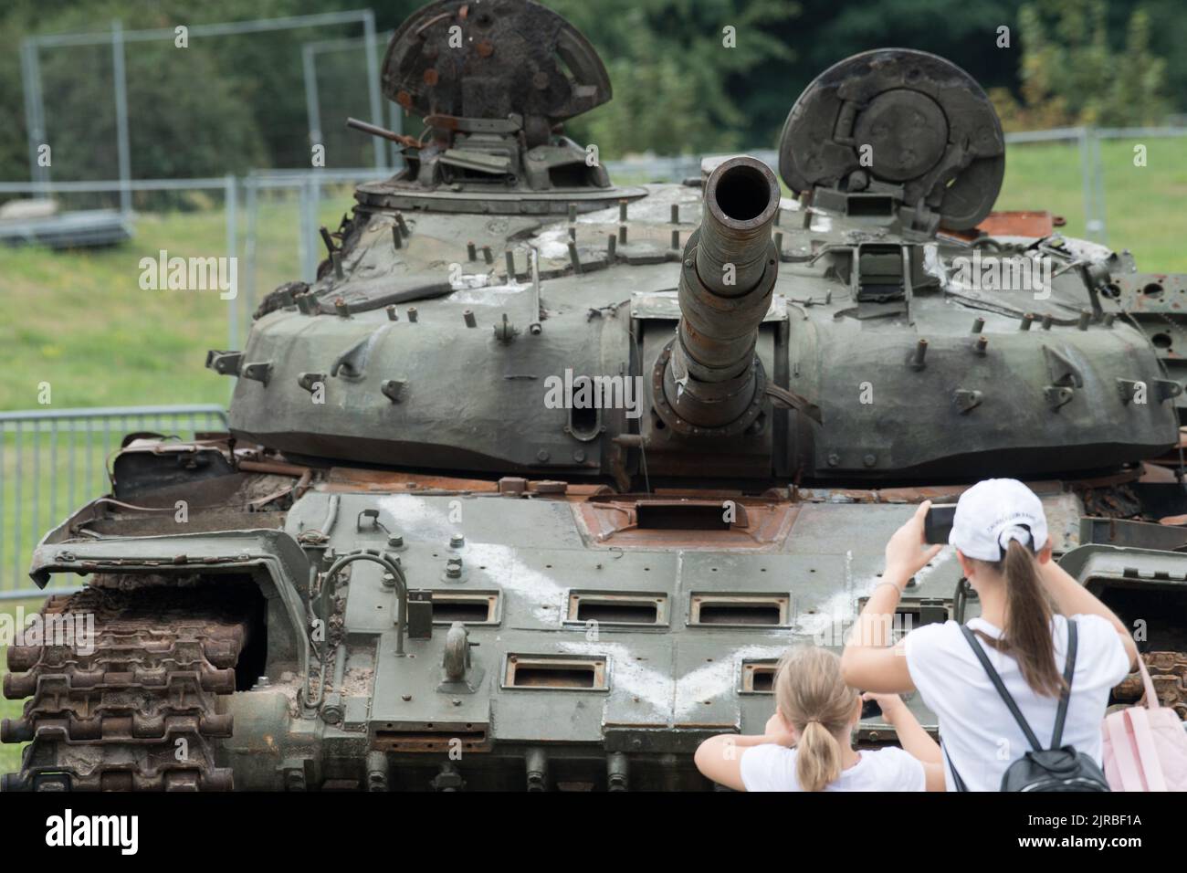T 72ba main battle tank hi-res stock photography and images - Alamy