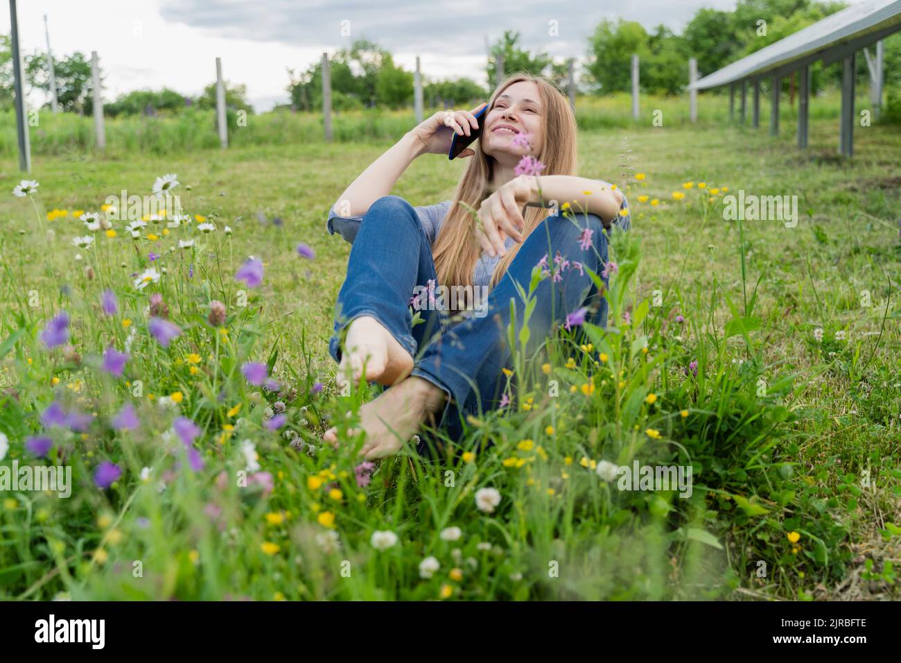 Smart phone mobile talking field hi-res stock photography and images ...