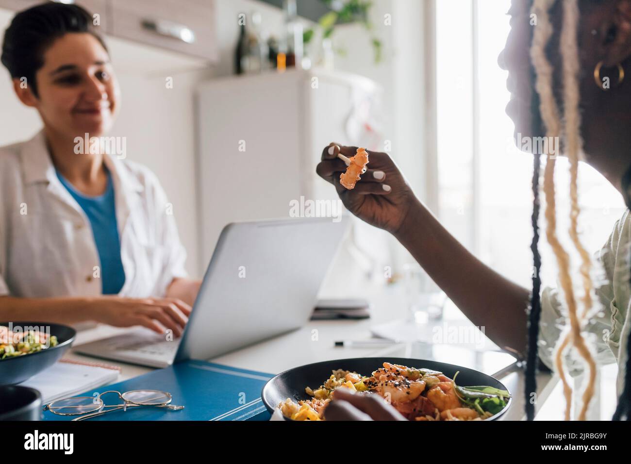 Coworker lunch hi-res stock photography and images - Alamy