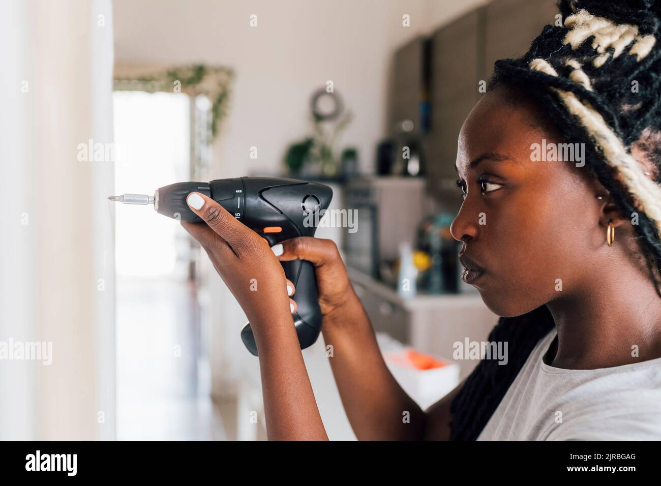 Using cordless drill hi-res stock photography and images - Alamy
