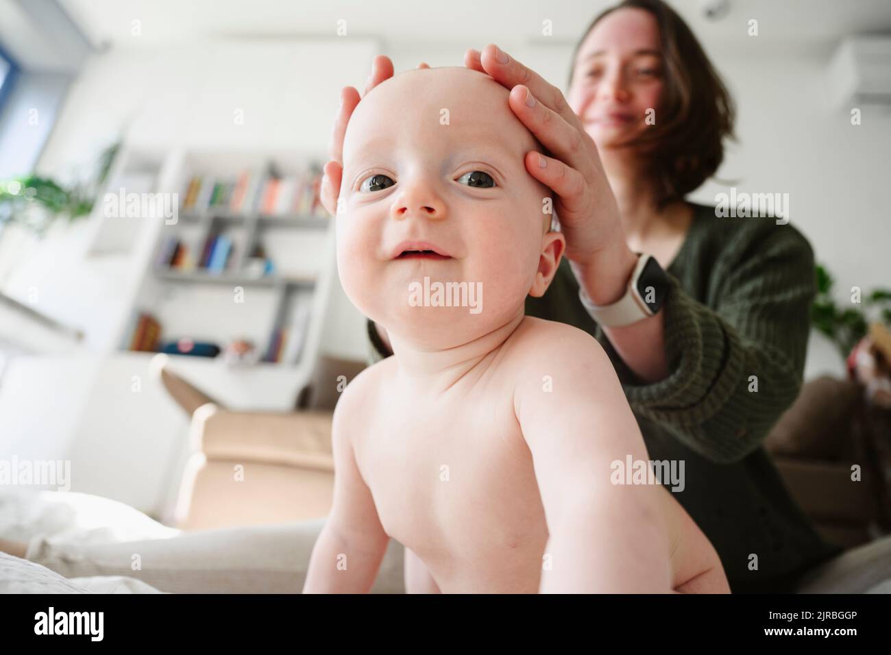 Child touching their head hi-res stock photography and images - Alamy