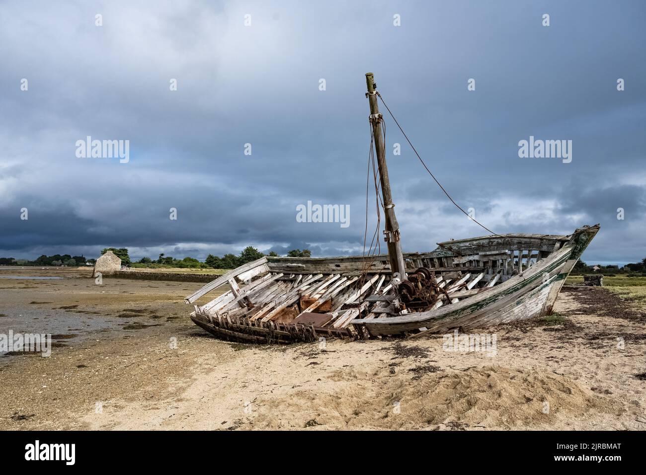 Brittany, Ile d Arz in the Morbihan gulf, a wreck ship on the beach ...
