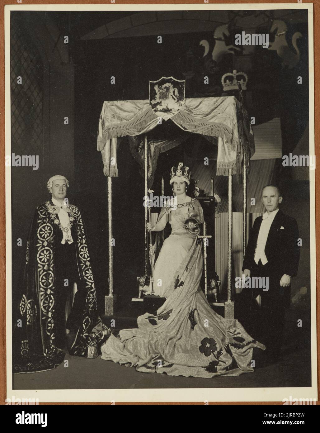 Queen of victory coronation o hi-res stock photography and images - Alamy