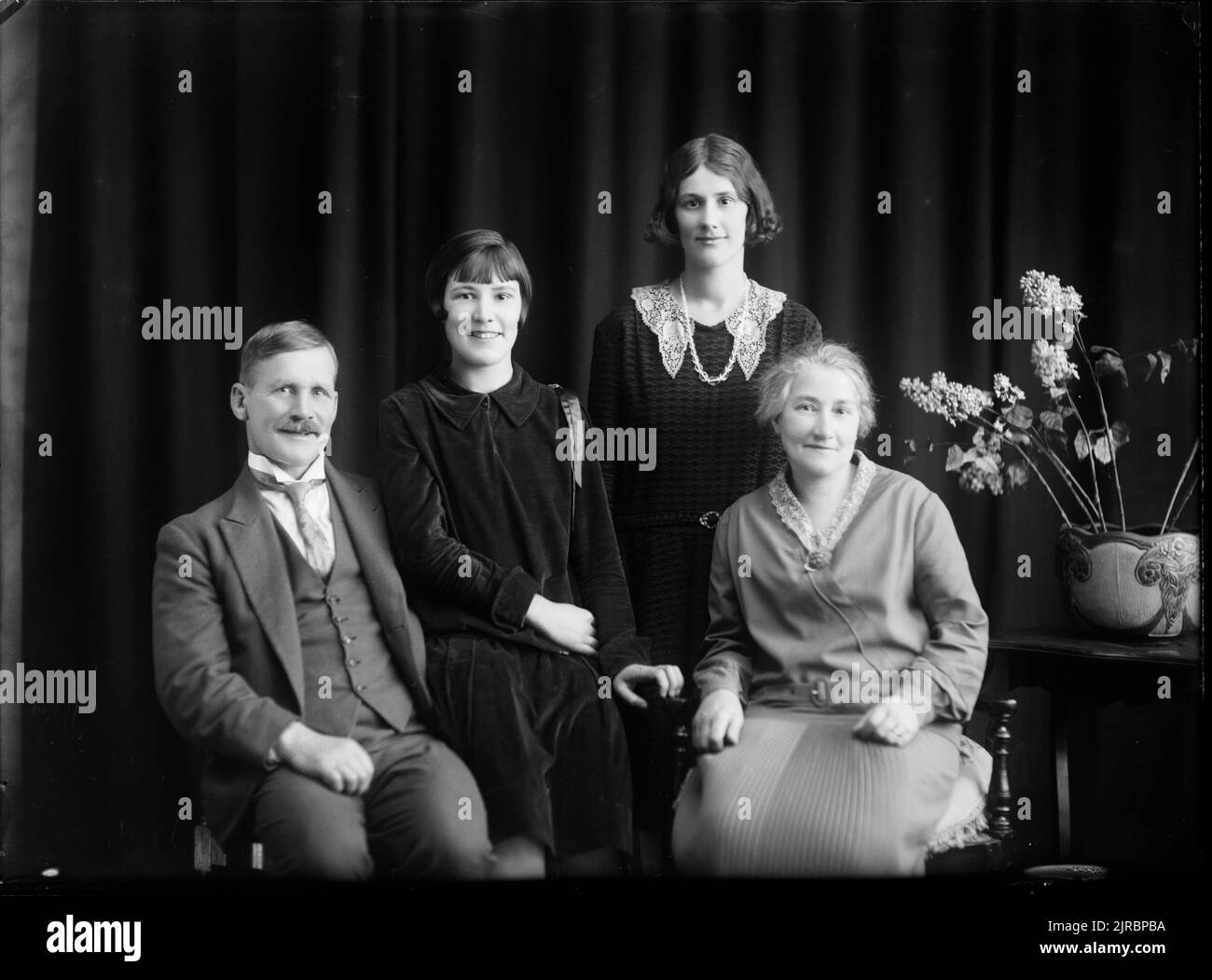 Inscribed mrs tyrer family group hi-res stock photography and images ...