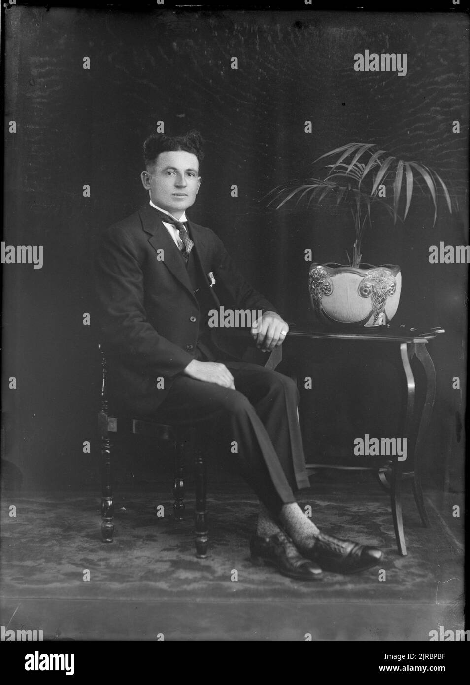 Mrs pervin 1 2 doz pc mrs pervin 1 2 doz pc hi-res stock photography ...