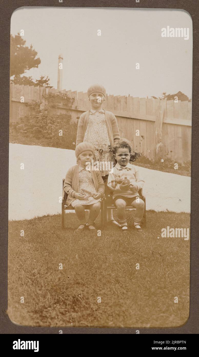 Chiplin family and Brian Brake, circa 1932, New Zealand, maker unknown ...