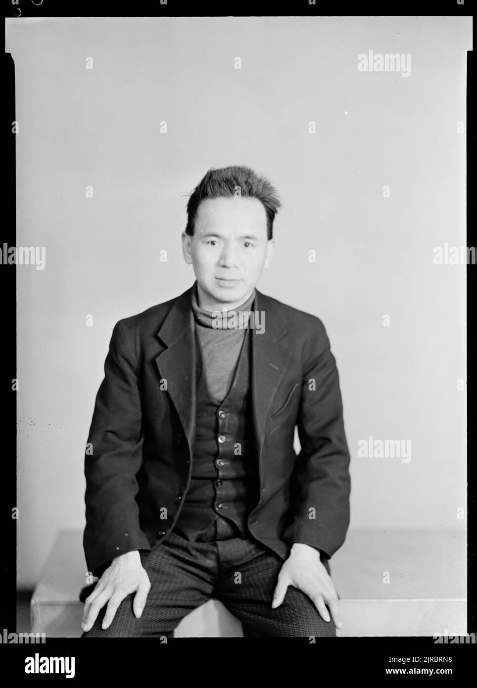 1930s camera man Black and White Stock Photos & Images - Alamy