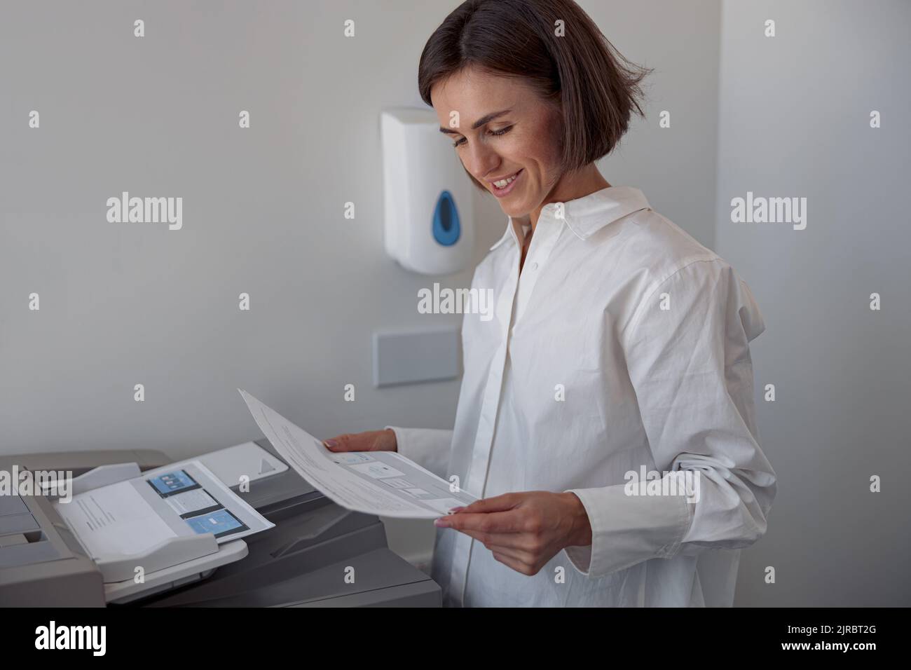 Woman photocopy machine hi-res stock photography and images - Alamy