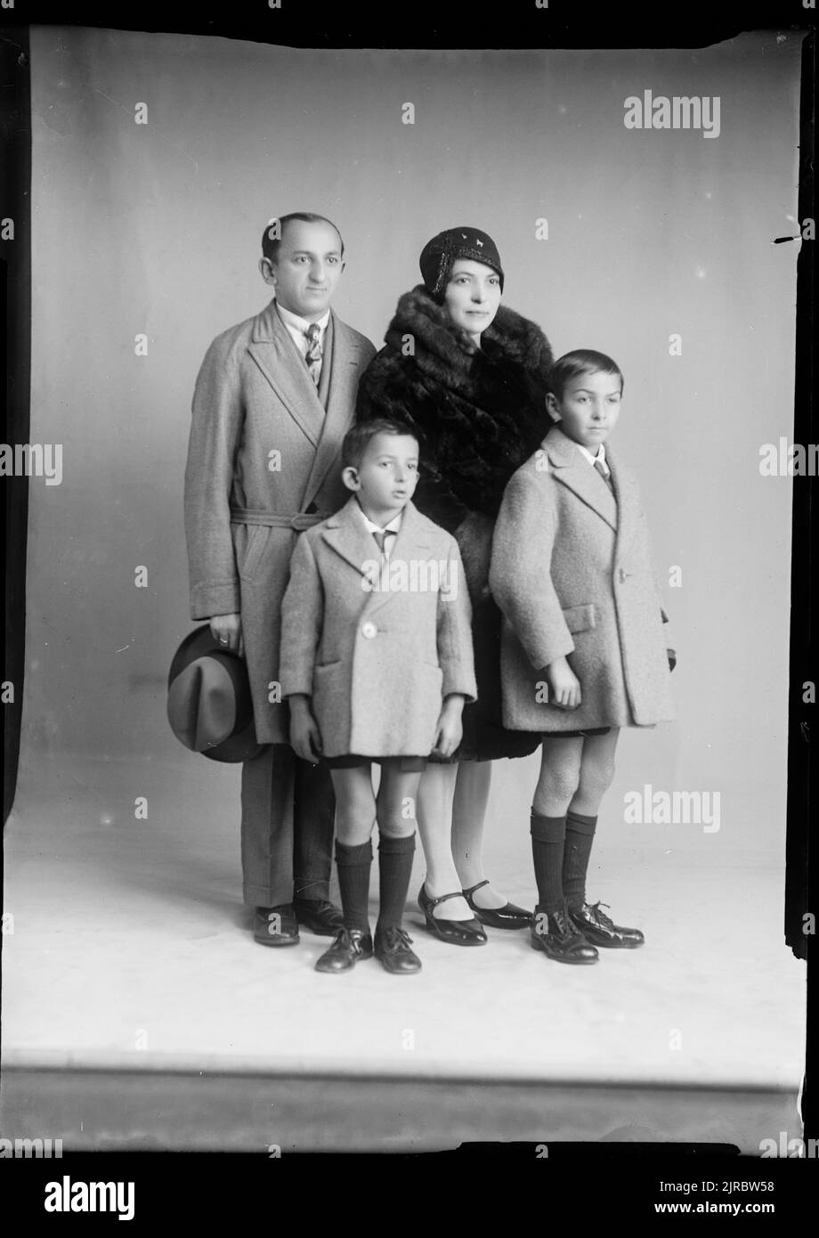 Mr max 1 2 doz cab mr max 1 2 doz cab hi-res stock photography and ...