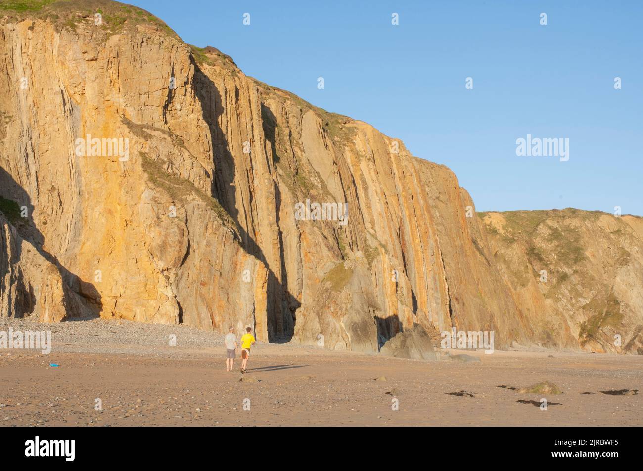 Vertical strata at the Three Chimneys rock formation on Marloes Sands ...