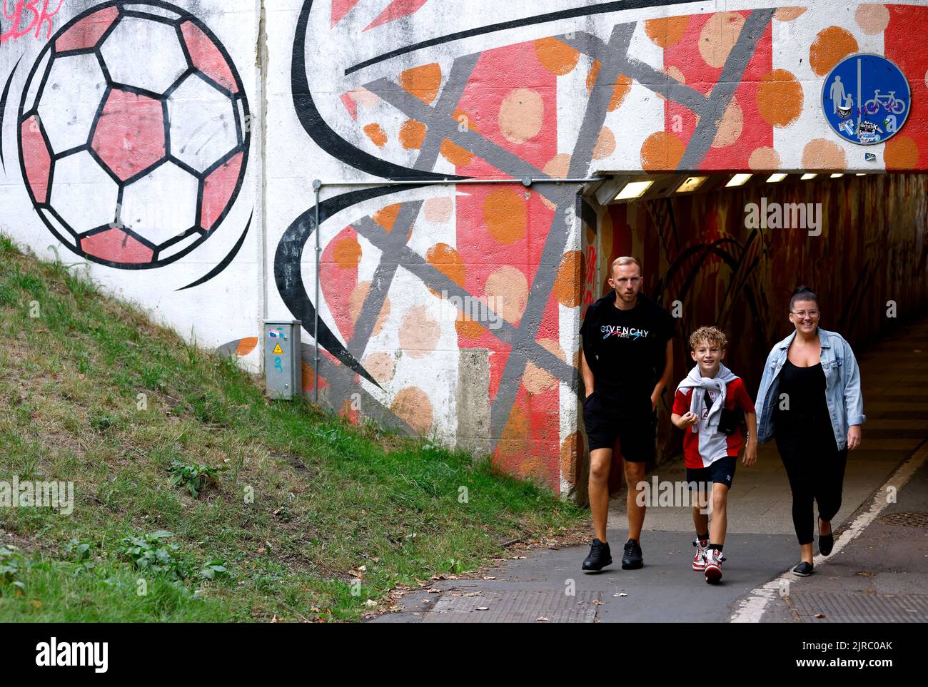 Crawley fans 2022 hi-res stock photography and images - Alamy