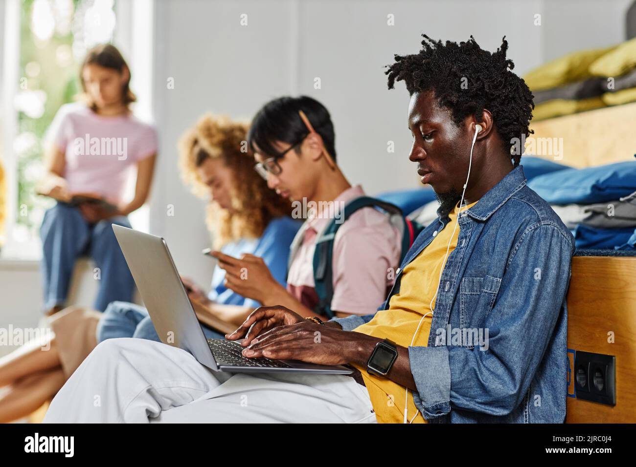African students in lab hi-res stock photography and images - Alamy