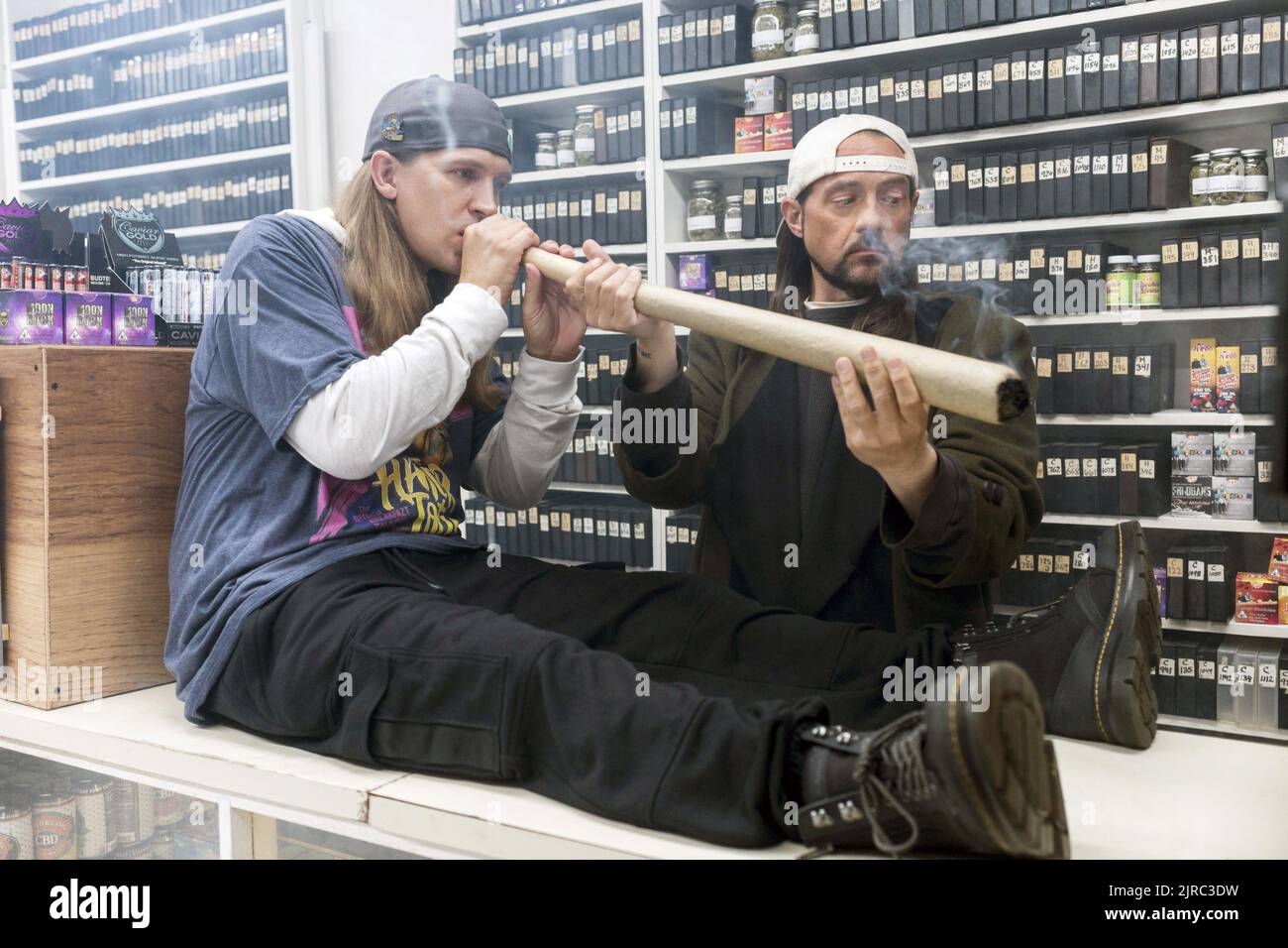 CLERKS III, from left: Jason Mewes, Kevin Smith, 2022. © Lionsgate ...