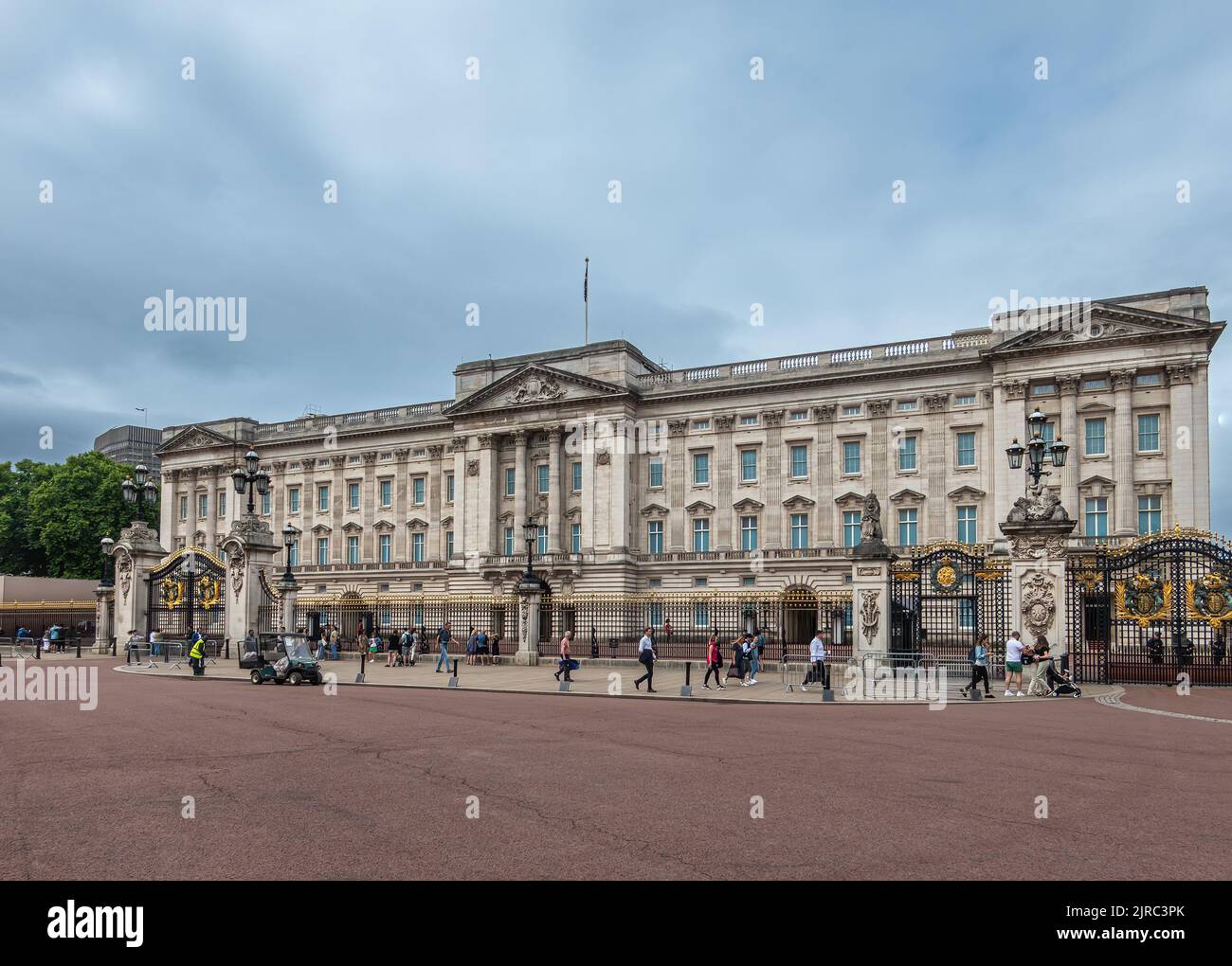 London, England, UK - July 6, 2022: Buckingham Palace. Lots of ...