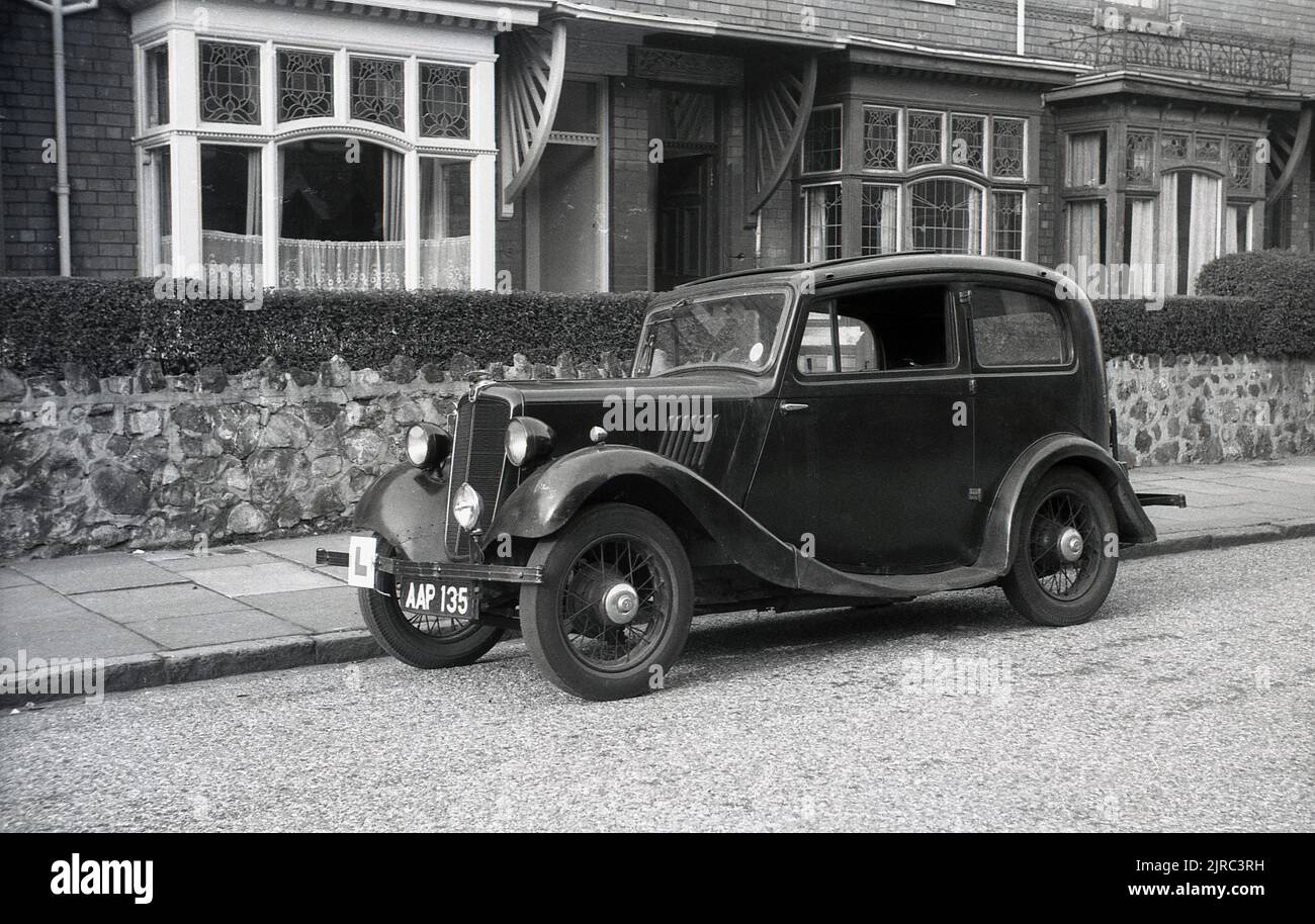 1950s, historical, 2-door car, pre-war Morris 8, England, UK Stock ...