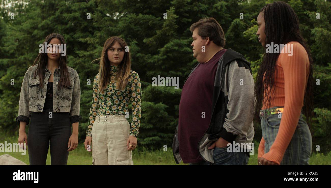 LOCKE & KEY, (aka LOCKE AND KEY), from left: Leishe Meyboom, Emilia ...