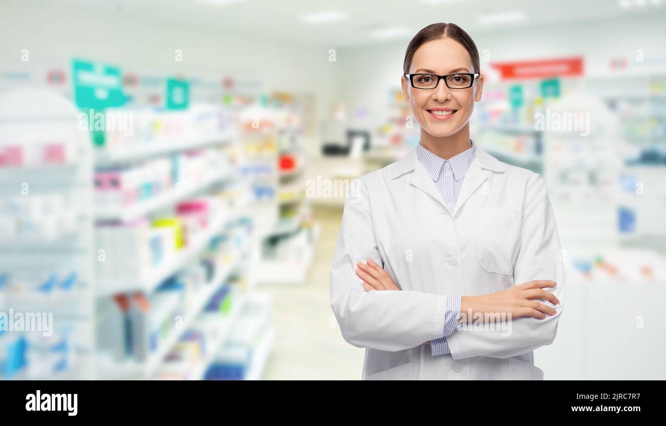 Pharmacist modern hi-res stock photography and images - Alamy