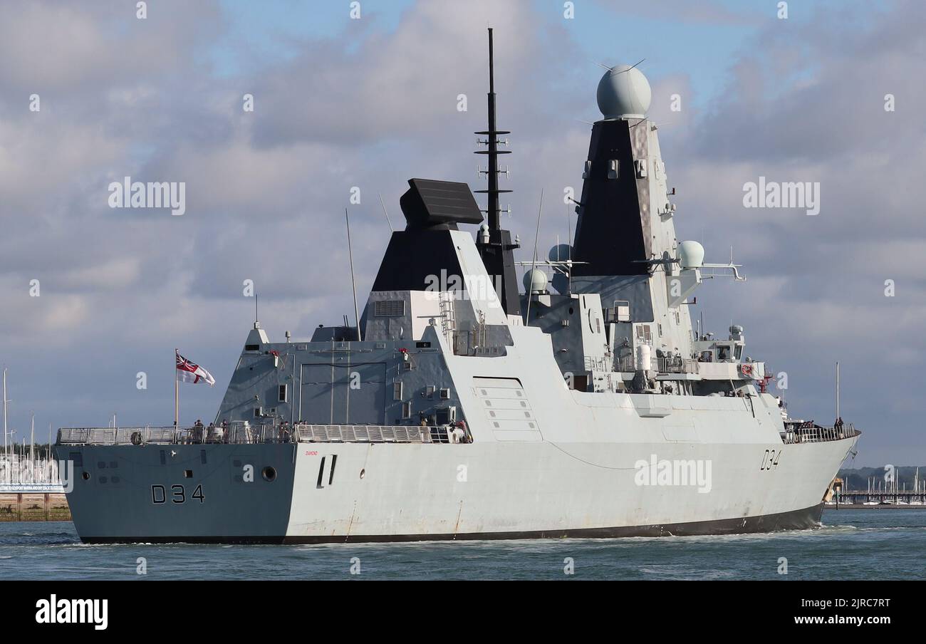 The Royal Navy Type 45 air defence destroyer HMS DIAMOND heads slowly ... The Royal Navy Type 45 air defence destroyer HMS DIAMOND heads slowly ...