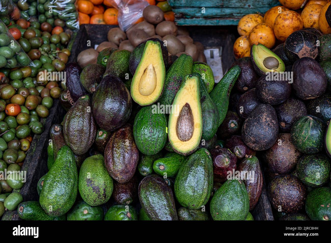 A bunch of tasty looing avocados in an outdoor fruit and vegetable ...