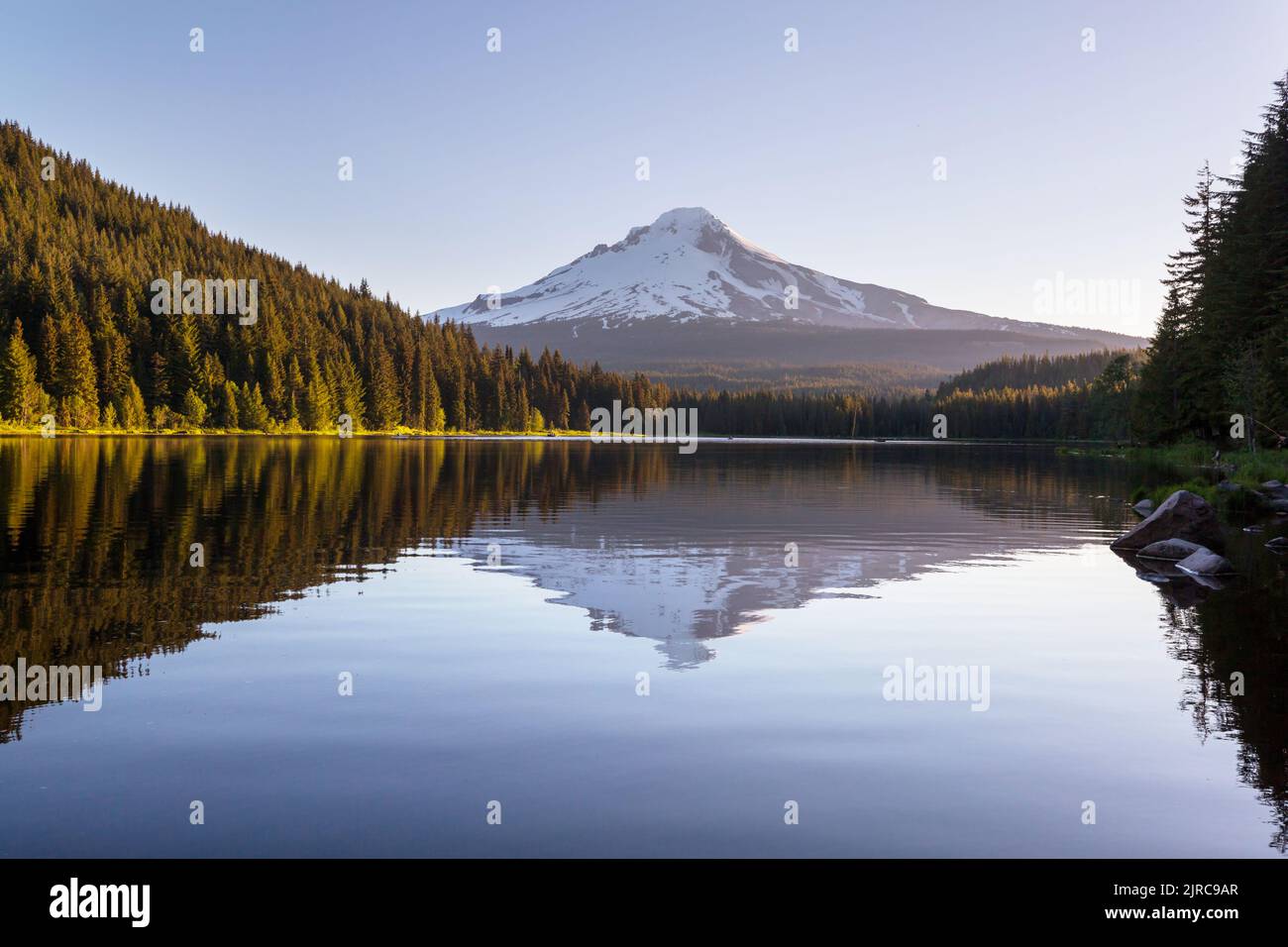 Mount. Hood reflection in Trillium lake, Oregon, USA. Beautiful natural ...