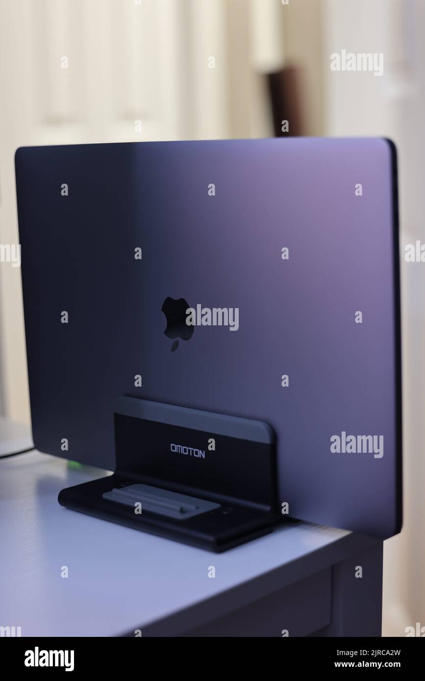 Laptop stand hi-res stock photography and images - Alamy
