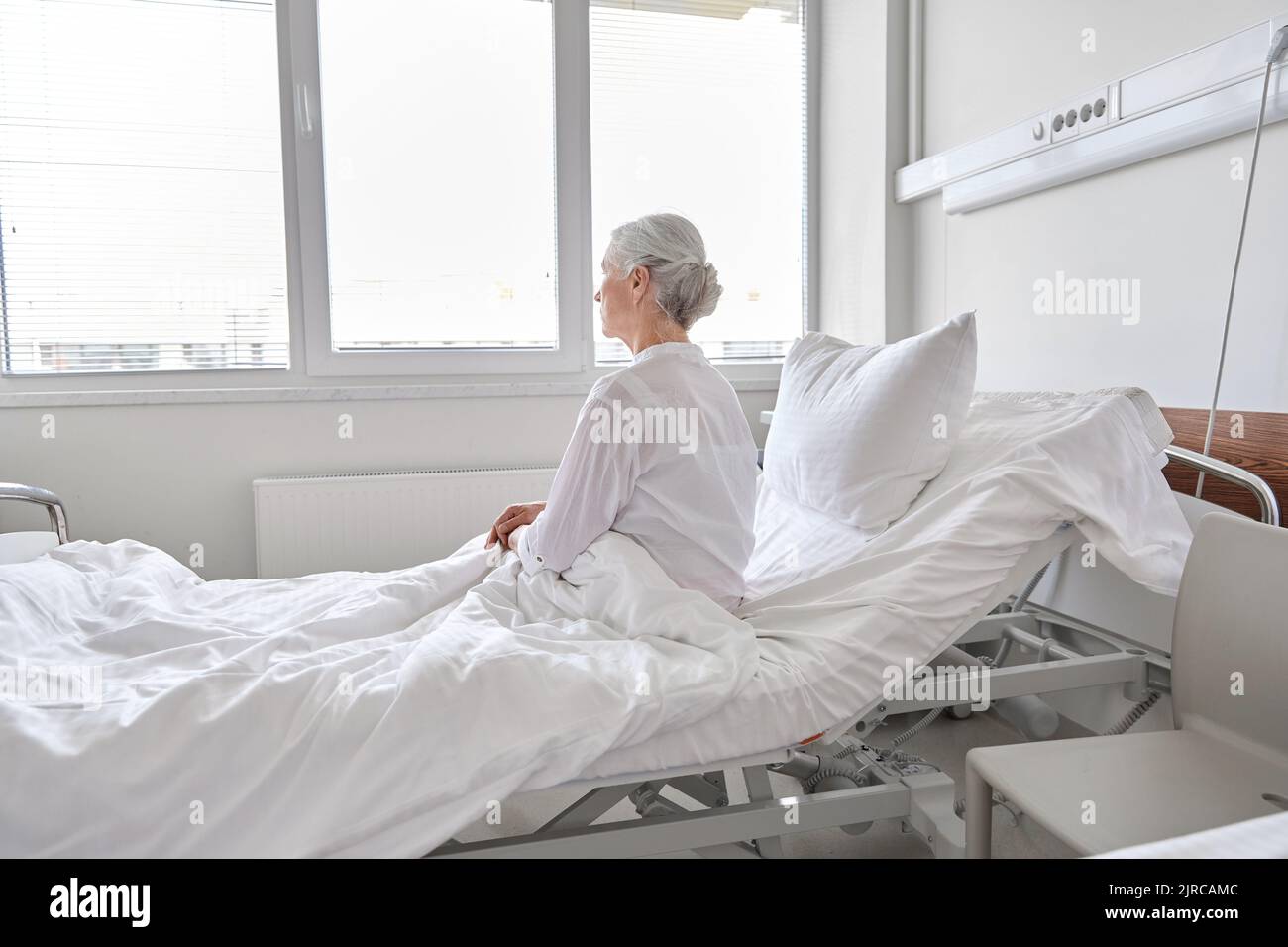 Woman bed ill hospital hi-res stock photography and images - Alamy