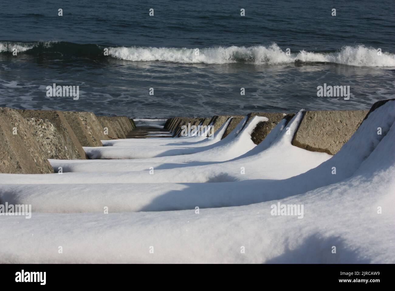 Cresting the waves hi-res stock photography and images - Alamy