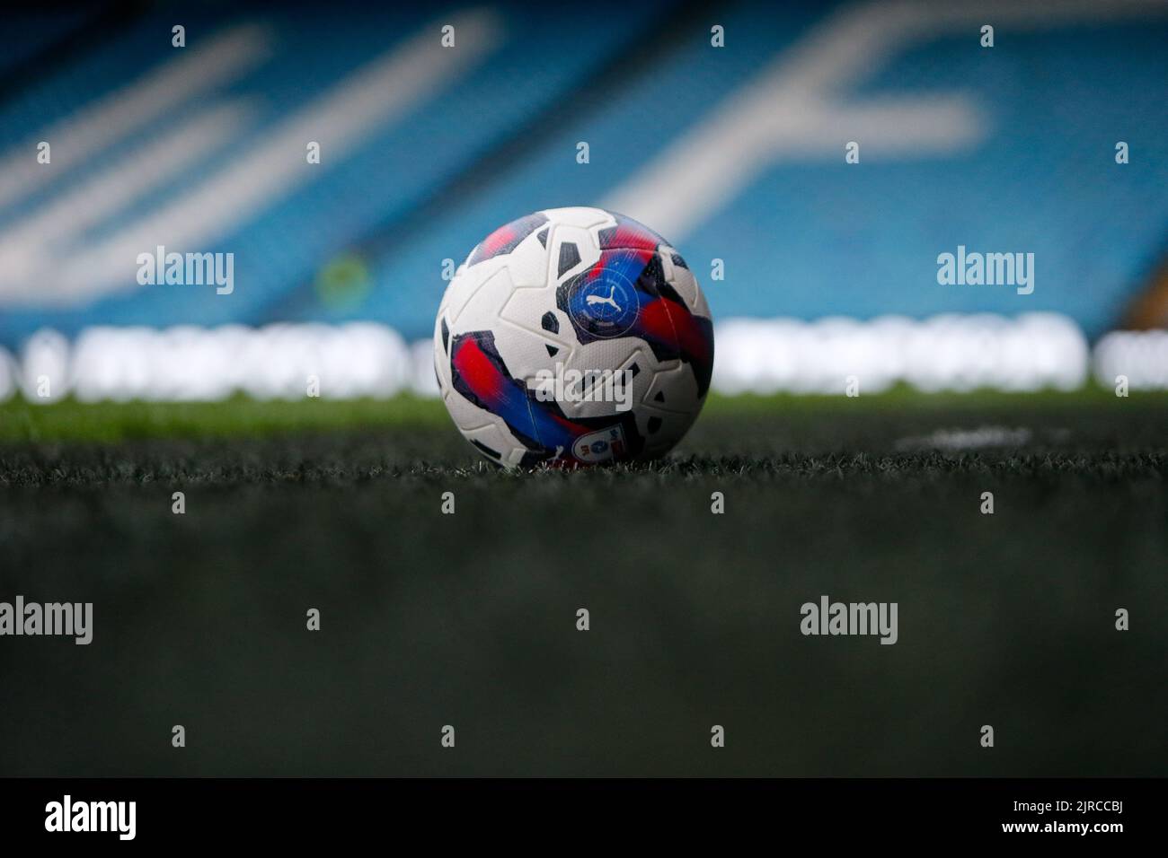 The Puma EFL Match ball Stock Photo - Alamy