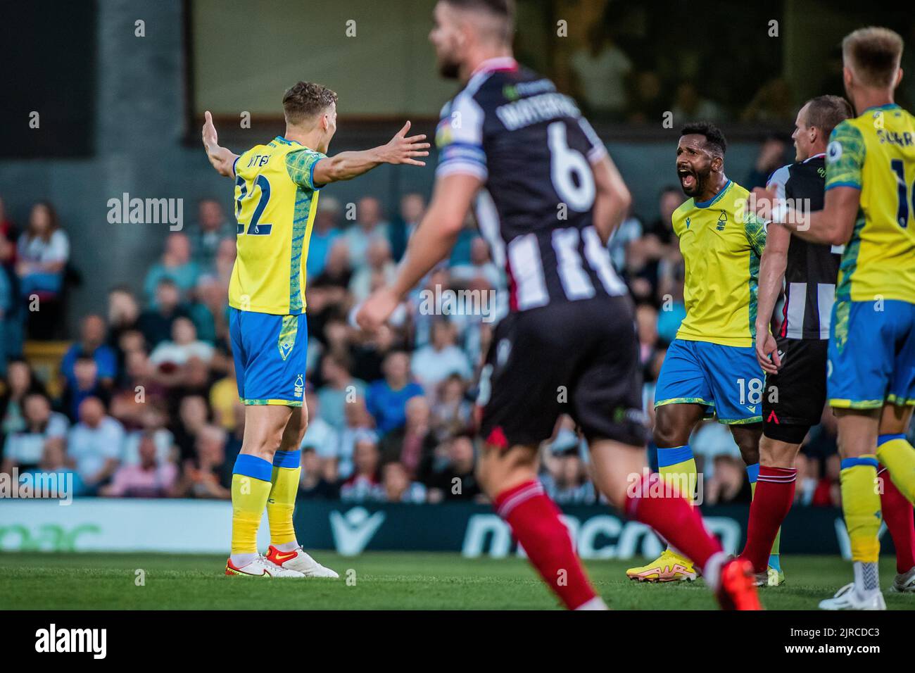 Ryan Yates #22 of Nottingham Forest celebrates with Cafú #18 of ...