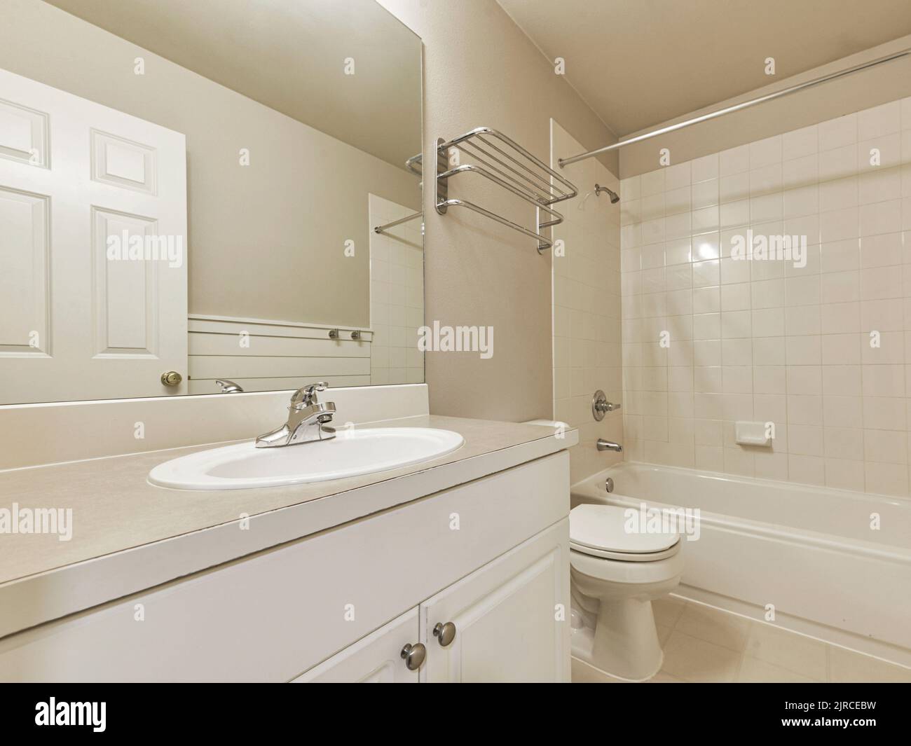 Modern residential bathroom interior Stock Photo - Alamy
