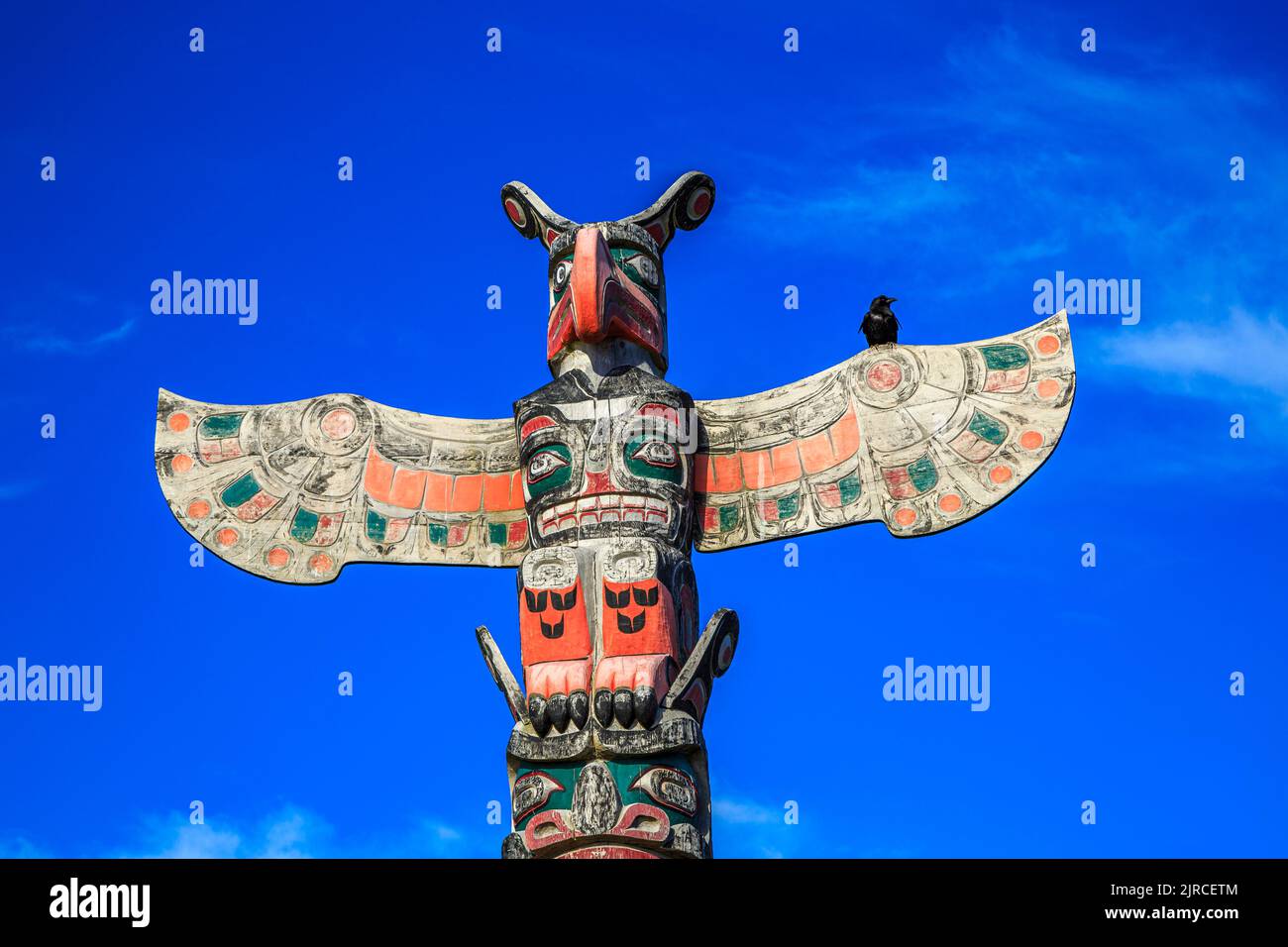 Raven totem pole hi-res stock photography and images - Alamy