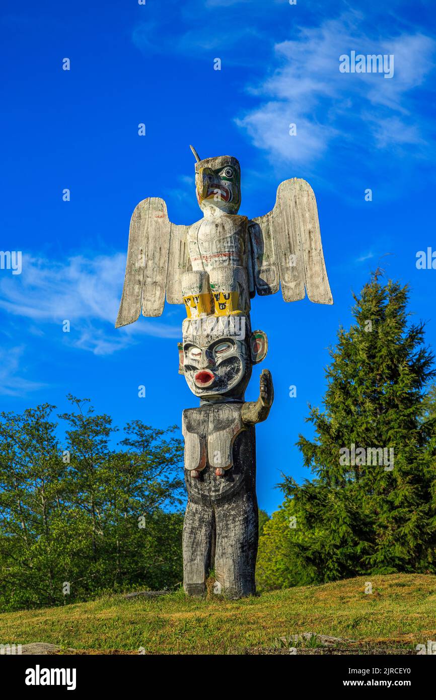 Mortuary totem pole hi-res stock photography and images - Alamy