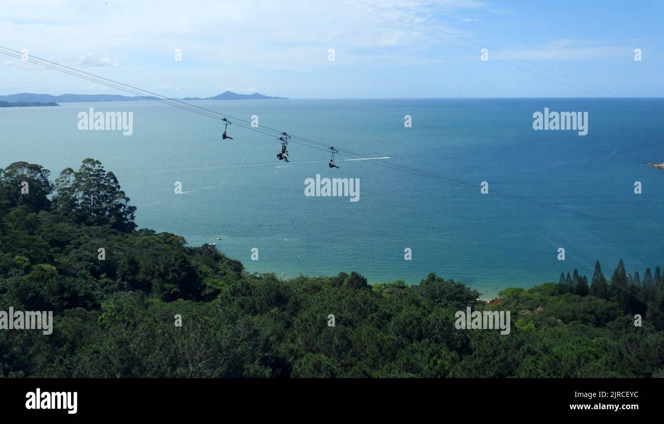 Zipline over water hi-res stock photography and images - Alamy