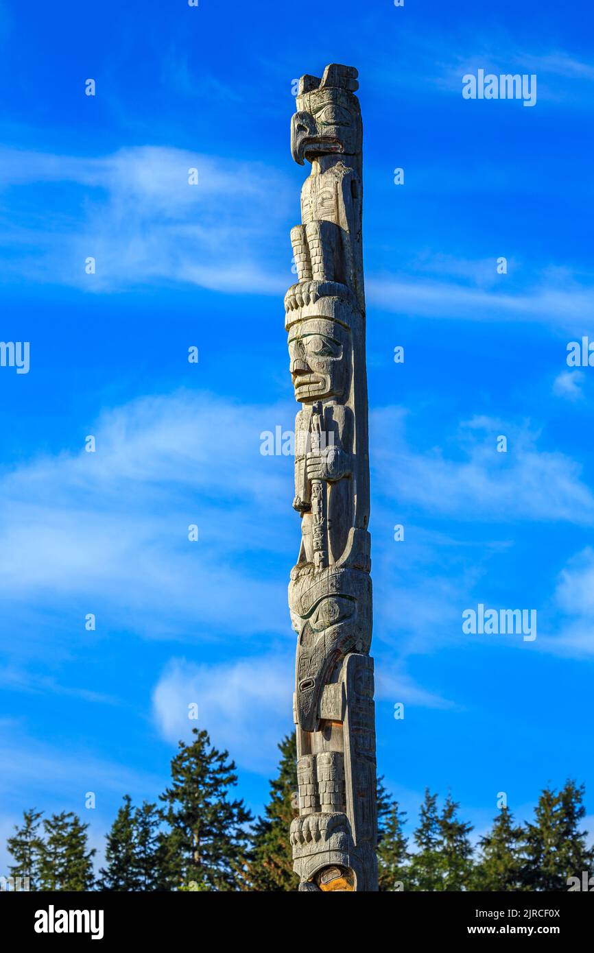 Totem poles in the 'Namgis burial grounds in Alert Bay on Cormorant ...