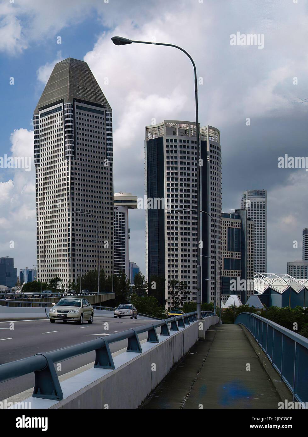 Singapore skyline, Henry Sheares Bridge Stock Photo - Alamy