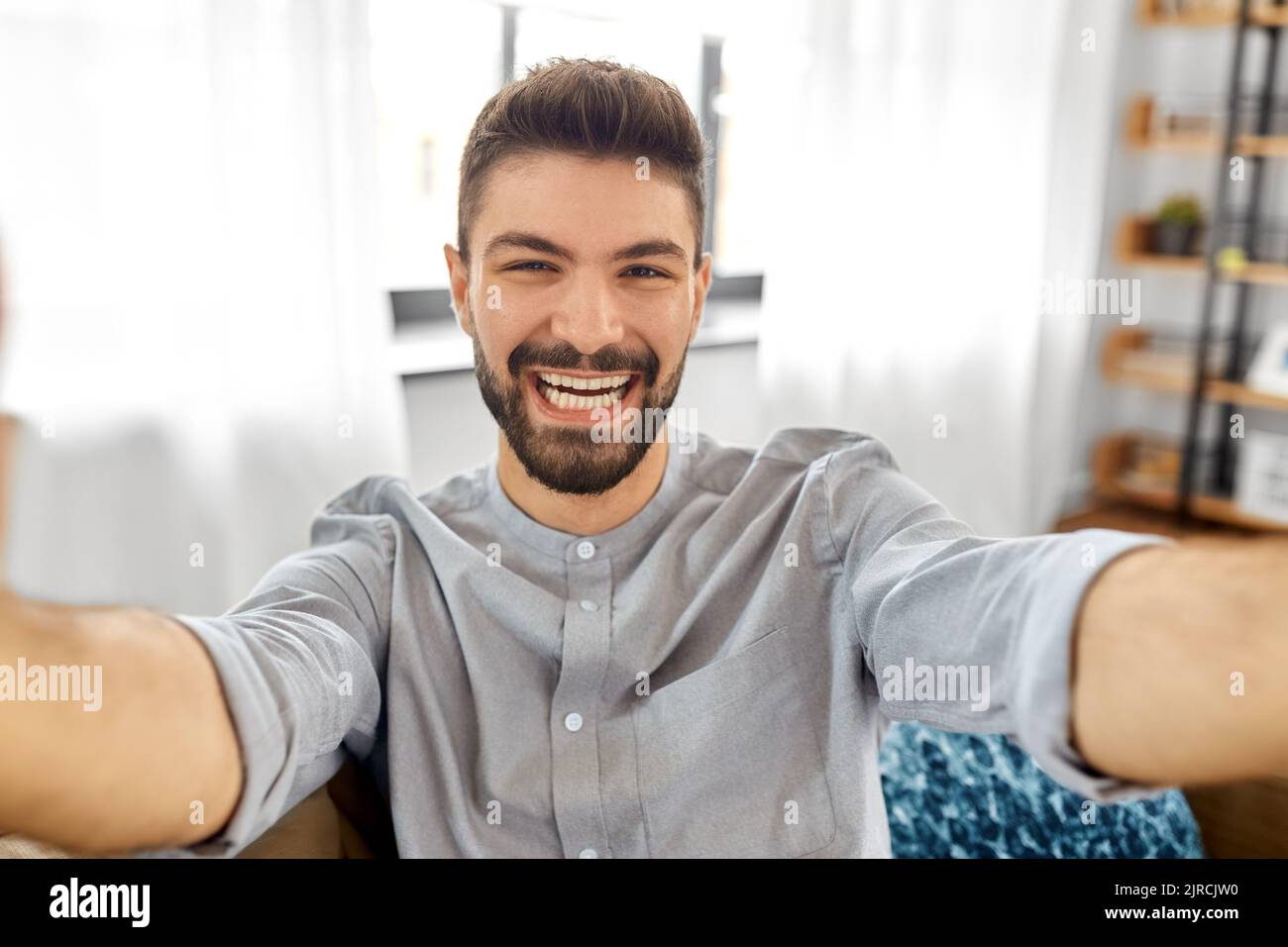 Selfie video calling hi-res stock photography and images - Alamy
