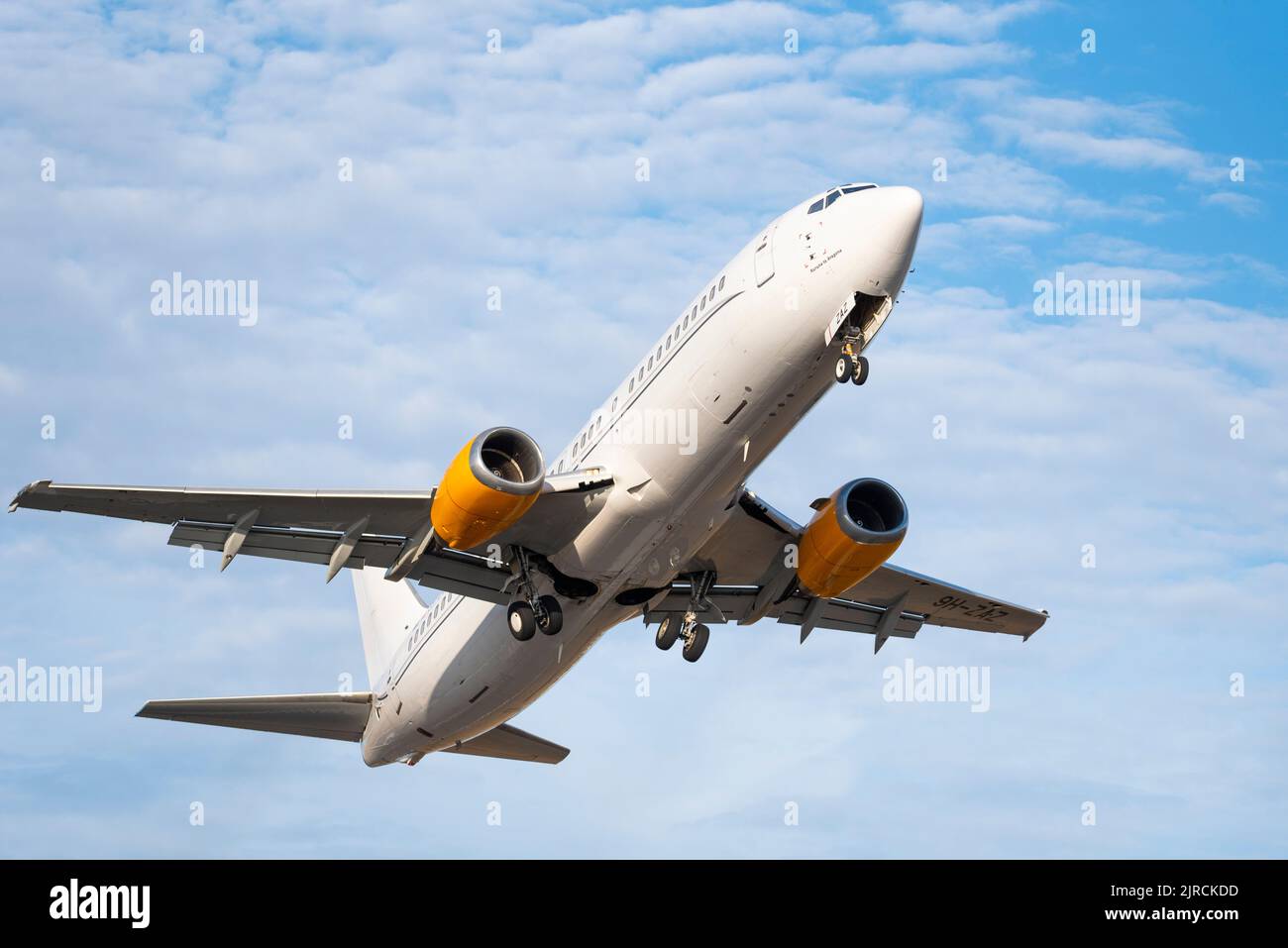 Air Horizont Boeing 737-400 airliner jet plane 9H-ZAZ at London ...