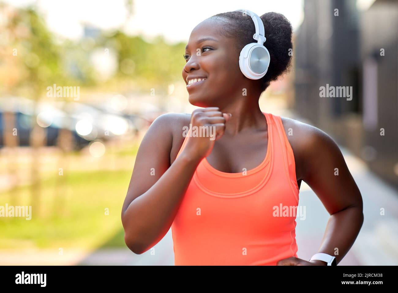 Black woman running headphones hi-res stock photography and images - Alamy