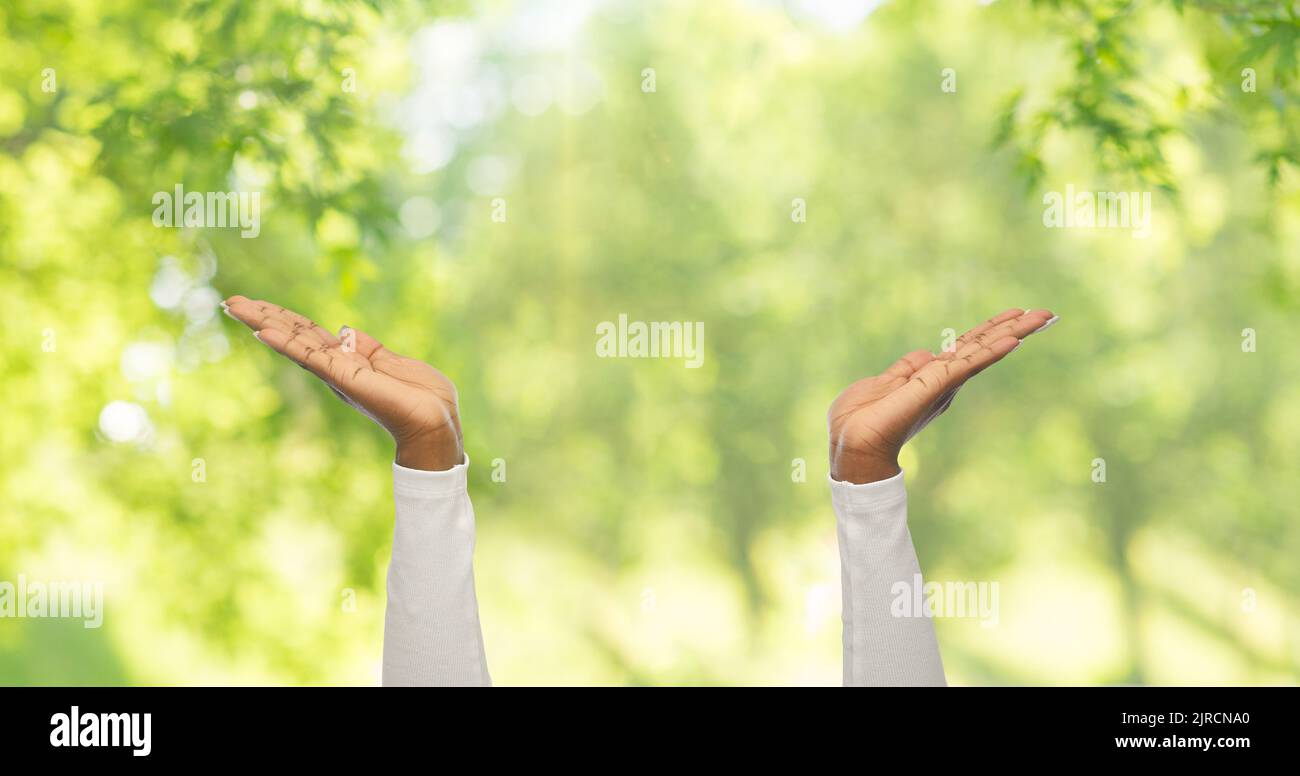 close up of african american woman clapping hands Stock Photo - Alamy
