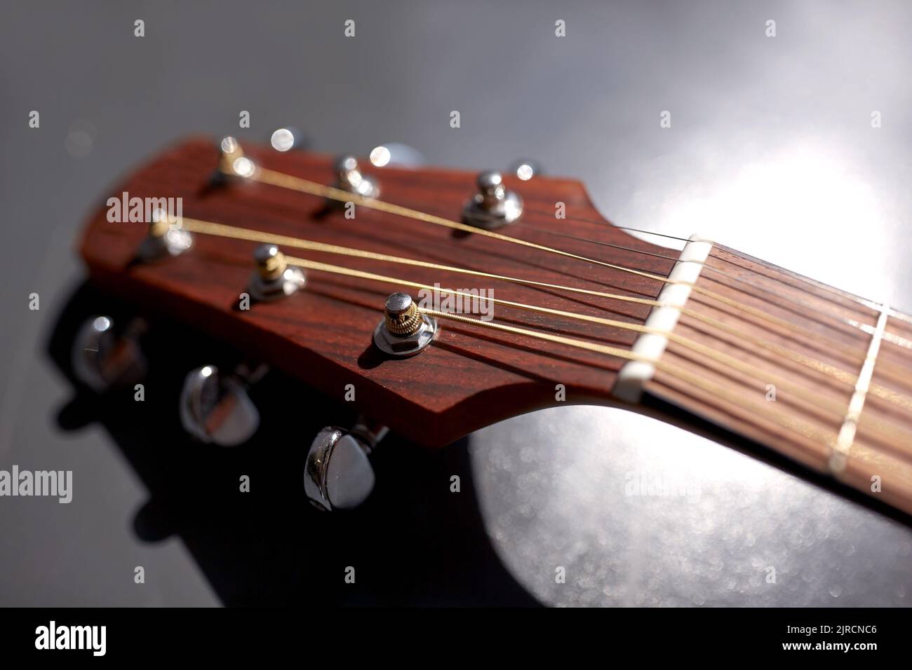 Guitar string head hi-res stock photography and images - Alamy