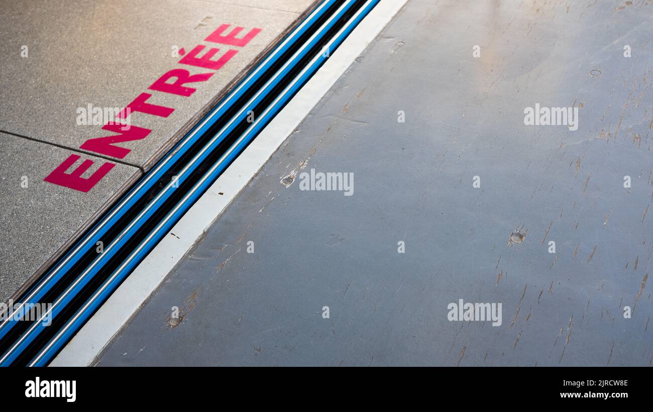 entree sign on floor Stock Photo - Alamy