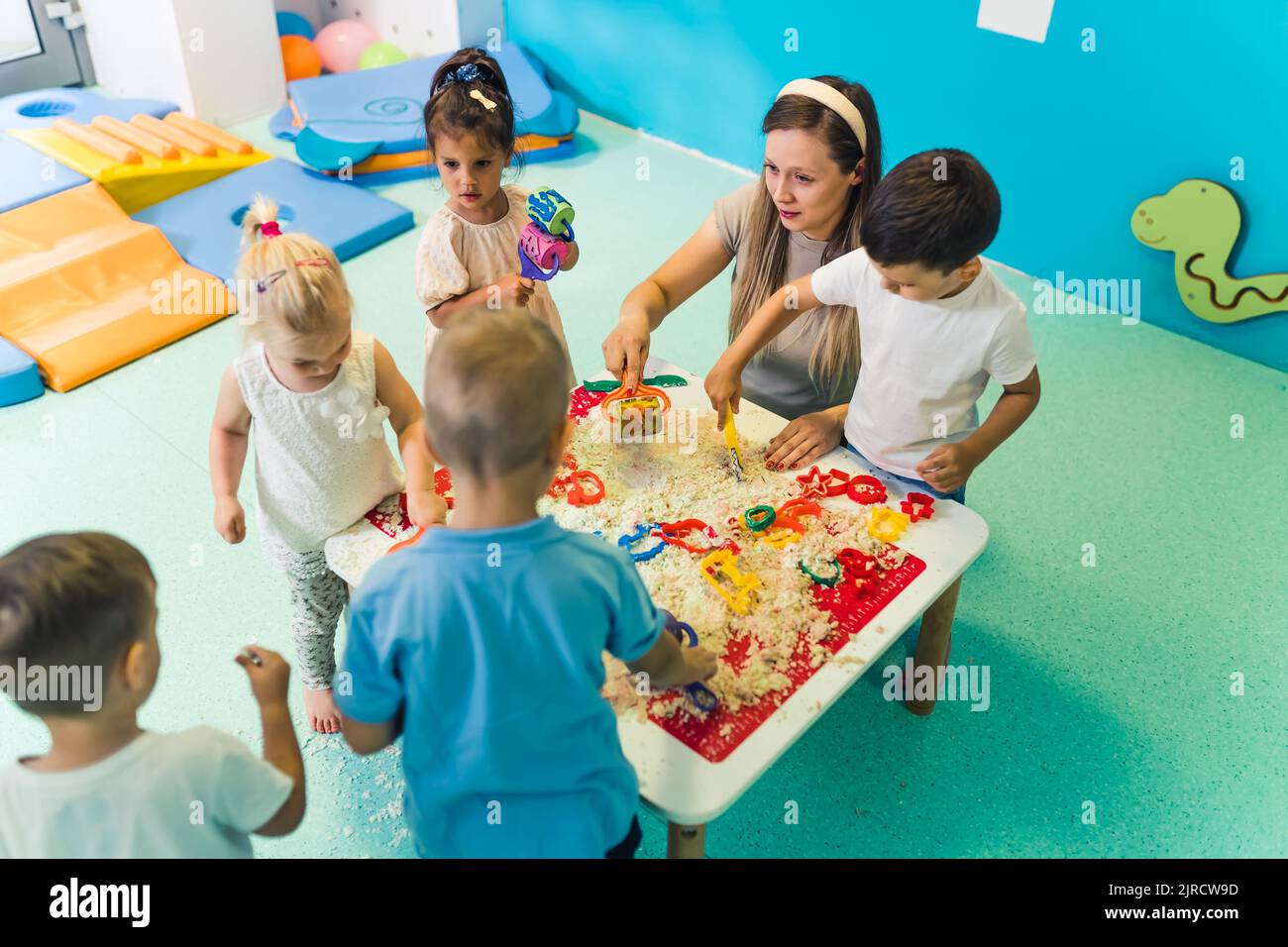 Figure thinking hi-res stock photography and images - Alamy