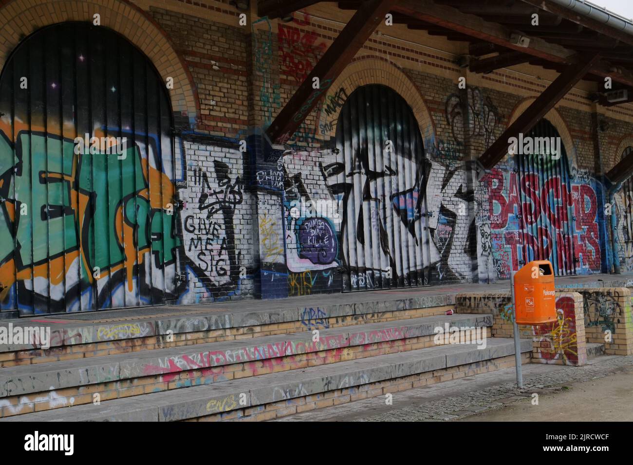 Passing train graffiti hi-res stock photography and images - Alamy