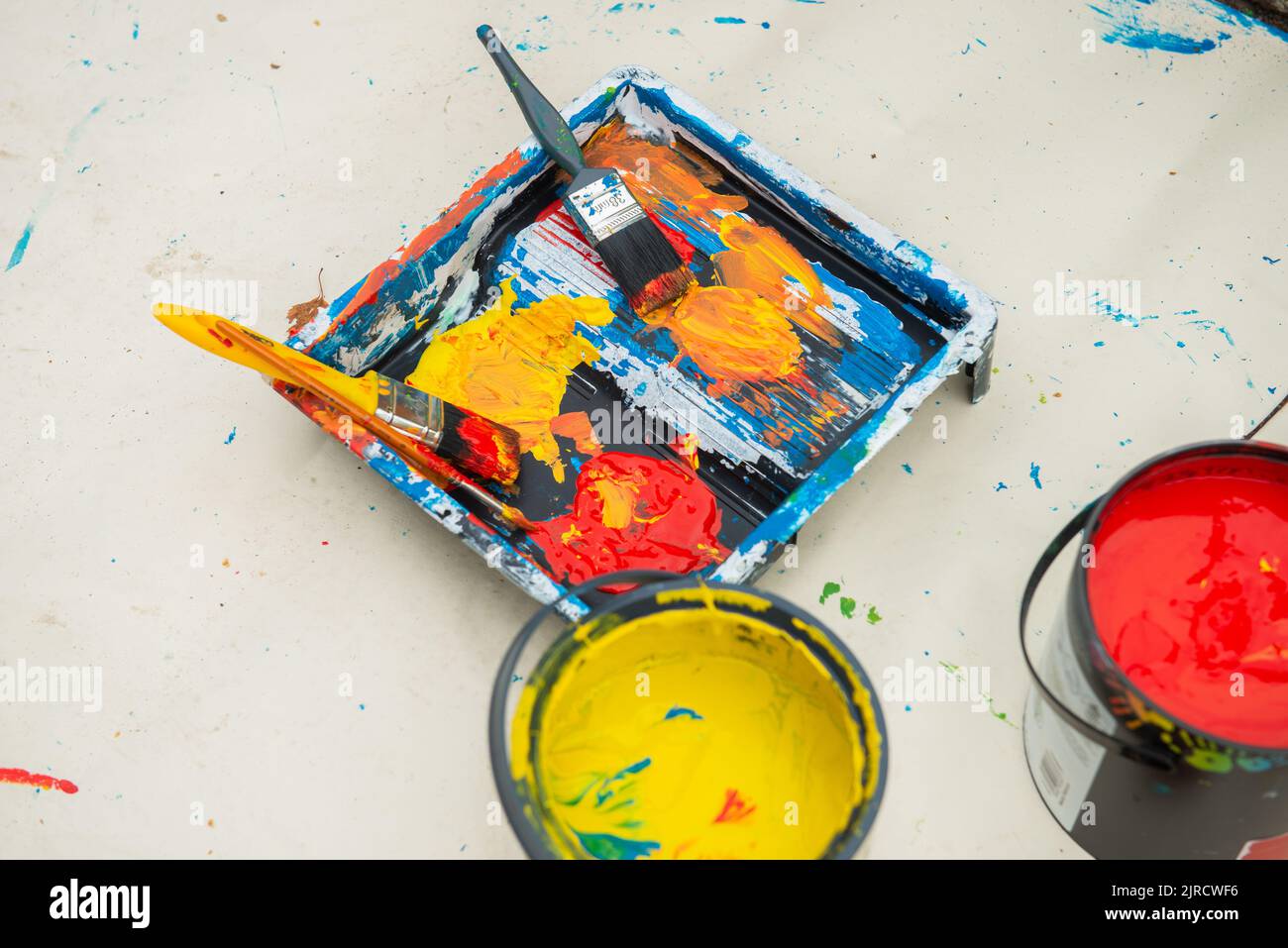 Messy paints hi-res stock photography and images - Alamy