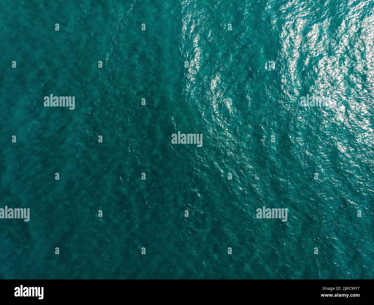 Deep blue sea background hi-res stock photography and images - Alamy