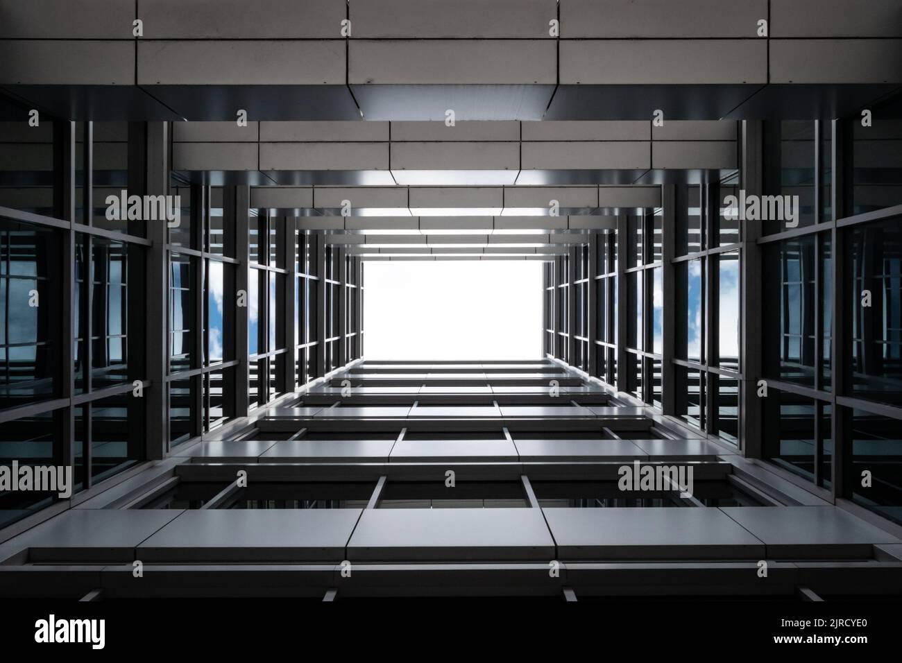 Tall shiny building hi-res stock photography and images - Alamy